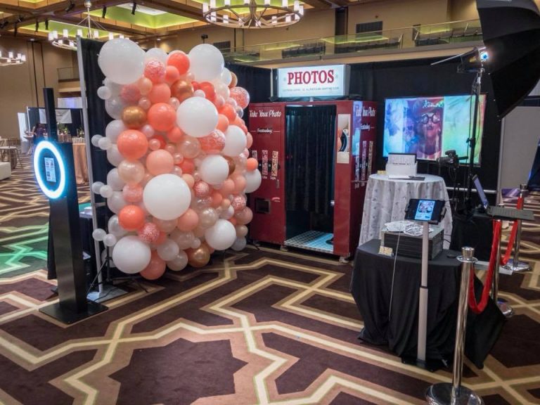 How a Photo Booth Can Make a Major Impact at a Trade Show * Snaparazzi ...